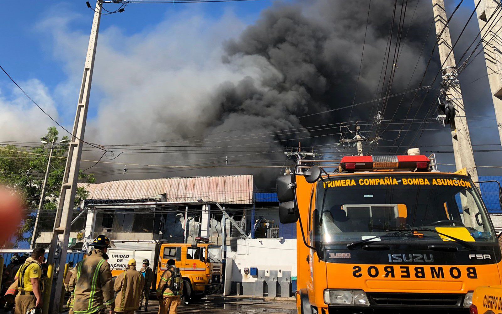 Incendio en frigorífico paraguayo: el fuego arrasó con el edificio y ...